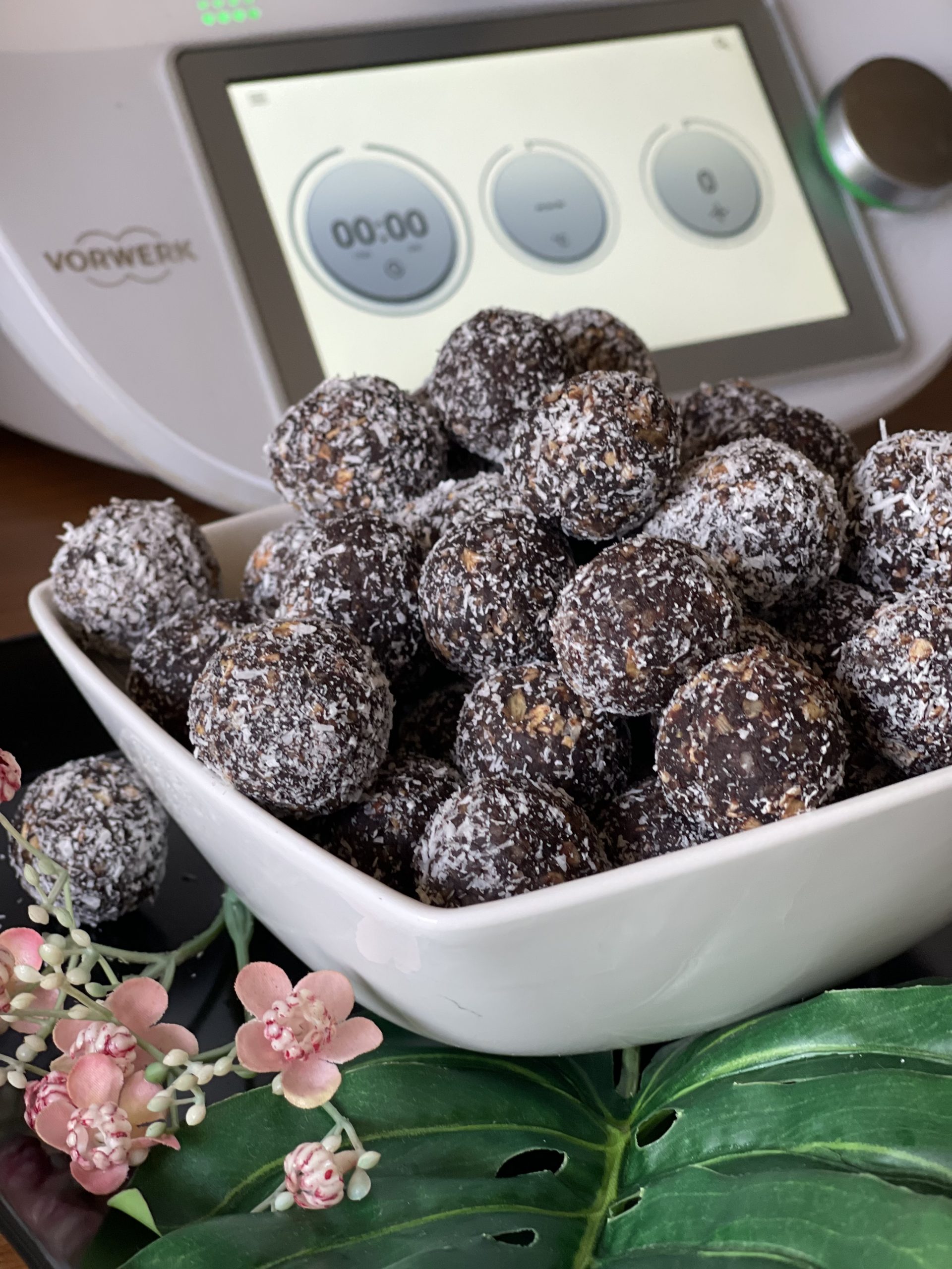 Bomboane raw cu banane și alune la Thermomix! - Doza de Thermomix