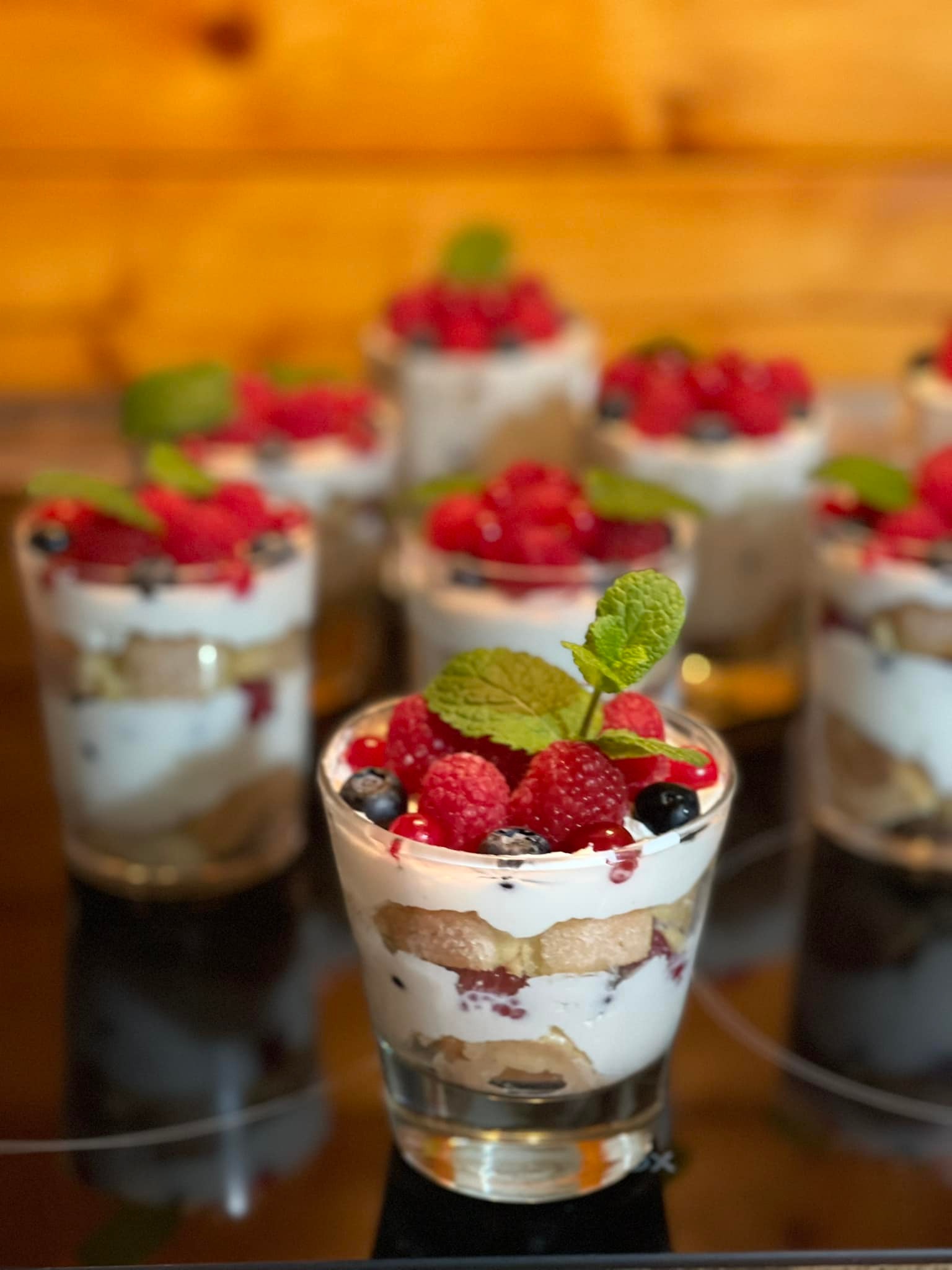 Tiramisu la pahar cu iaurt grecesc si fructe de padure! - Doza de Thermomix
